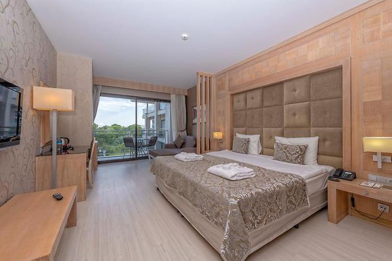 Superior Room Land View